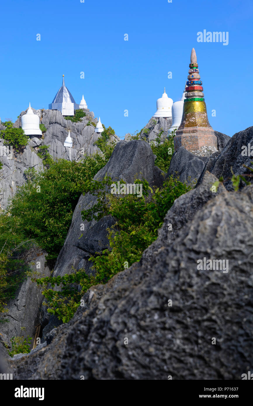 The Floating Pagodas of Wat Chaloem Phra Kiat Phrachomklao Rachanusorn ...