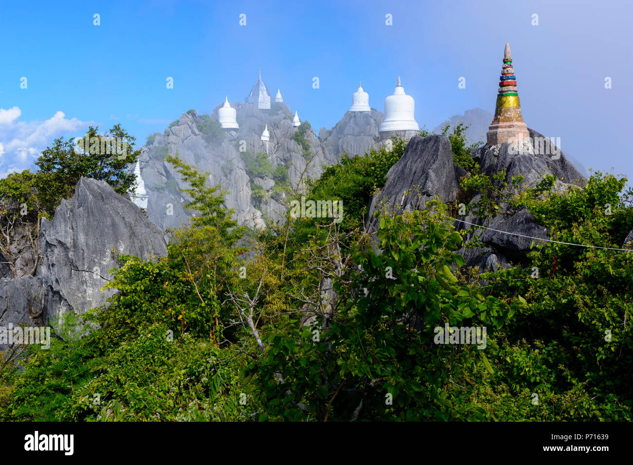 The Floating Pagodas of Wat Chaloem Phra Kiat Phrachomklao Rachanusorn ...