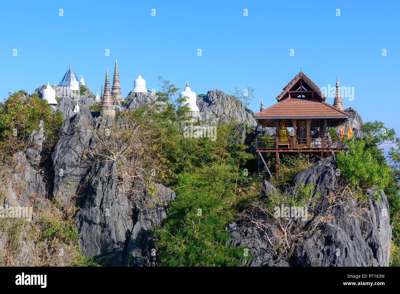 The Floating Pagodas of Wat Chaloem Phra Kiat Phrachomklao Rachanusorn ...