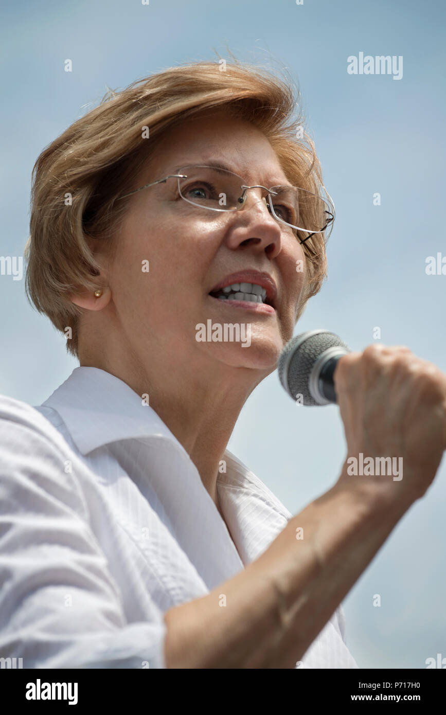 Elizabeth warren hi-res stock photography and images - Alamy