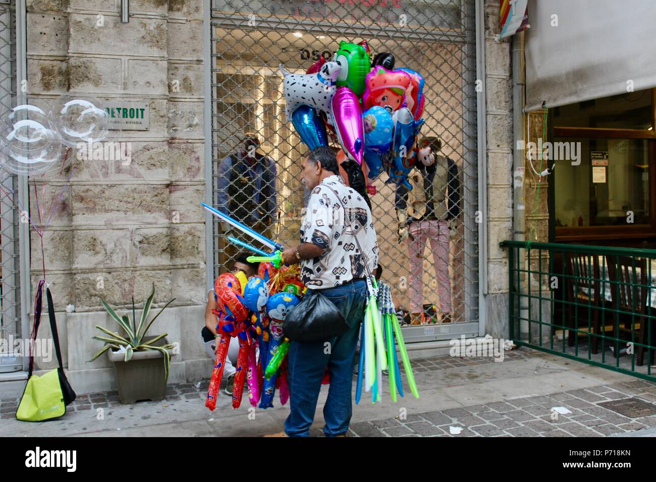 Street vendor selling balloons hi-res stock photography and images - Alamy