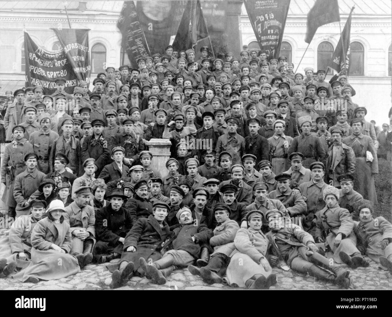 English: The Red Army before being sent to the Civil War. : . 1919 59 ...