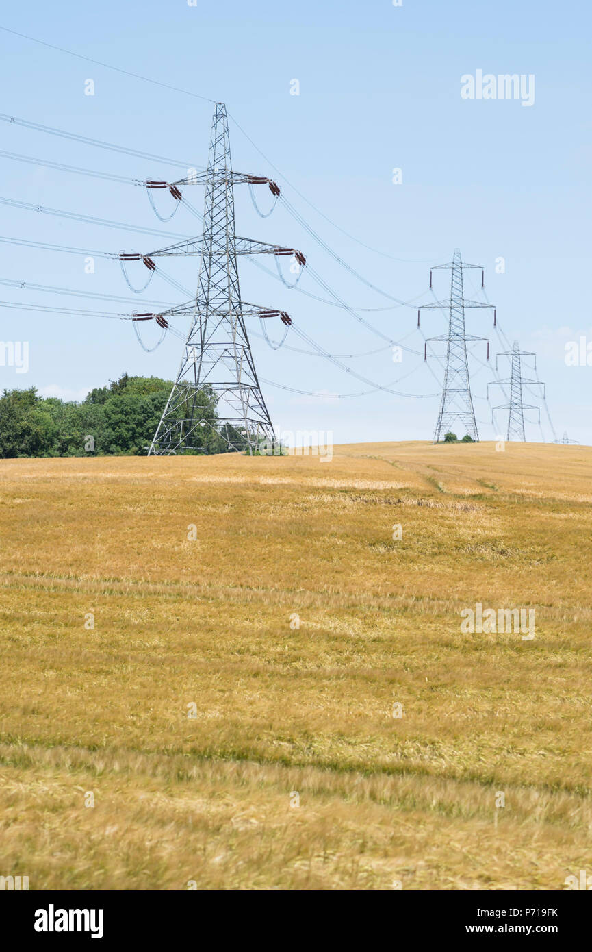 Electricity pylons uk hi-res stock photography and images - Alamy