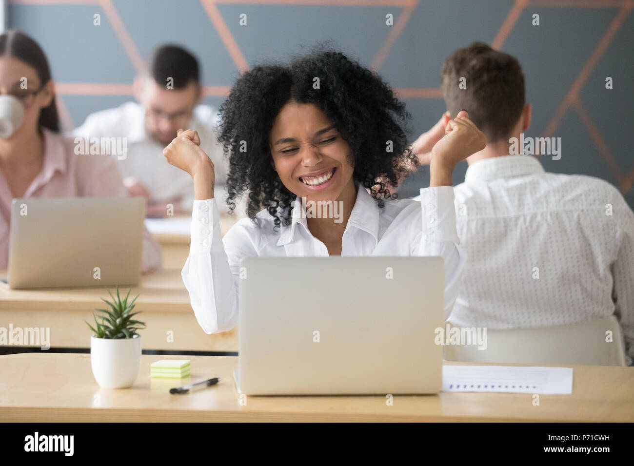 Black employee hi-res stock photography and images - Alamy