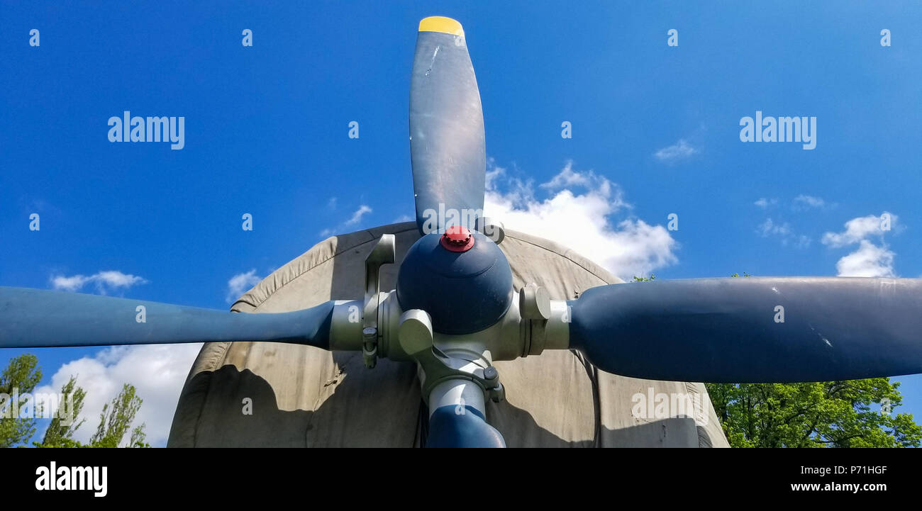 blades of vintage airplane propeller Stock Photo - Alamy