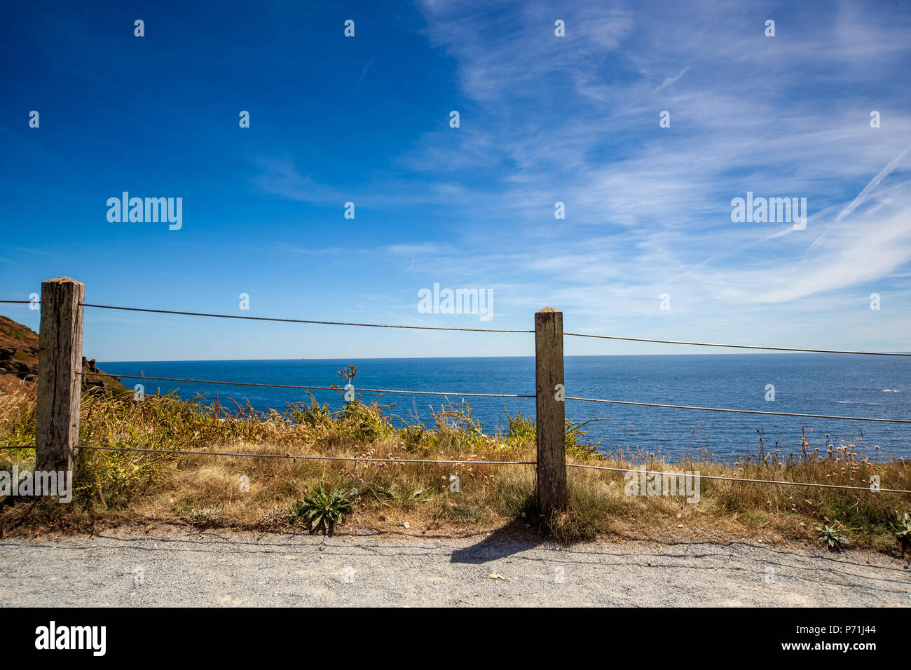 Cliff fence hi-res stock photography and images - Alamy