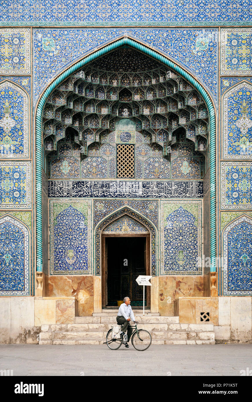 the shah mosque famous landmark on Naqsh-e Jahan Square in isfahan city ...