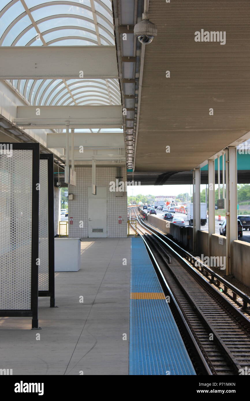 CTA O'hare Forest Park Blue Line train platform at the Cumberland ...