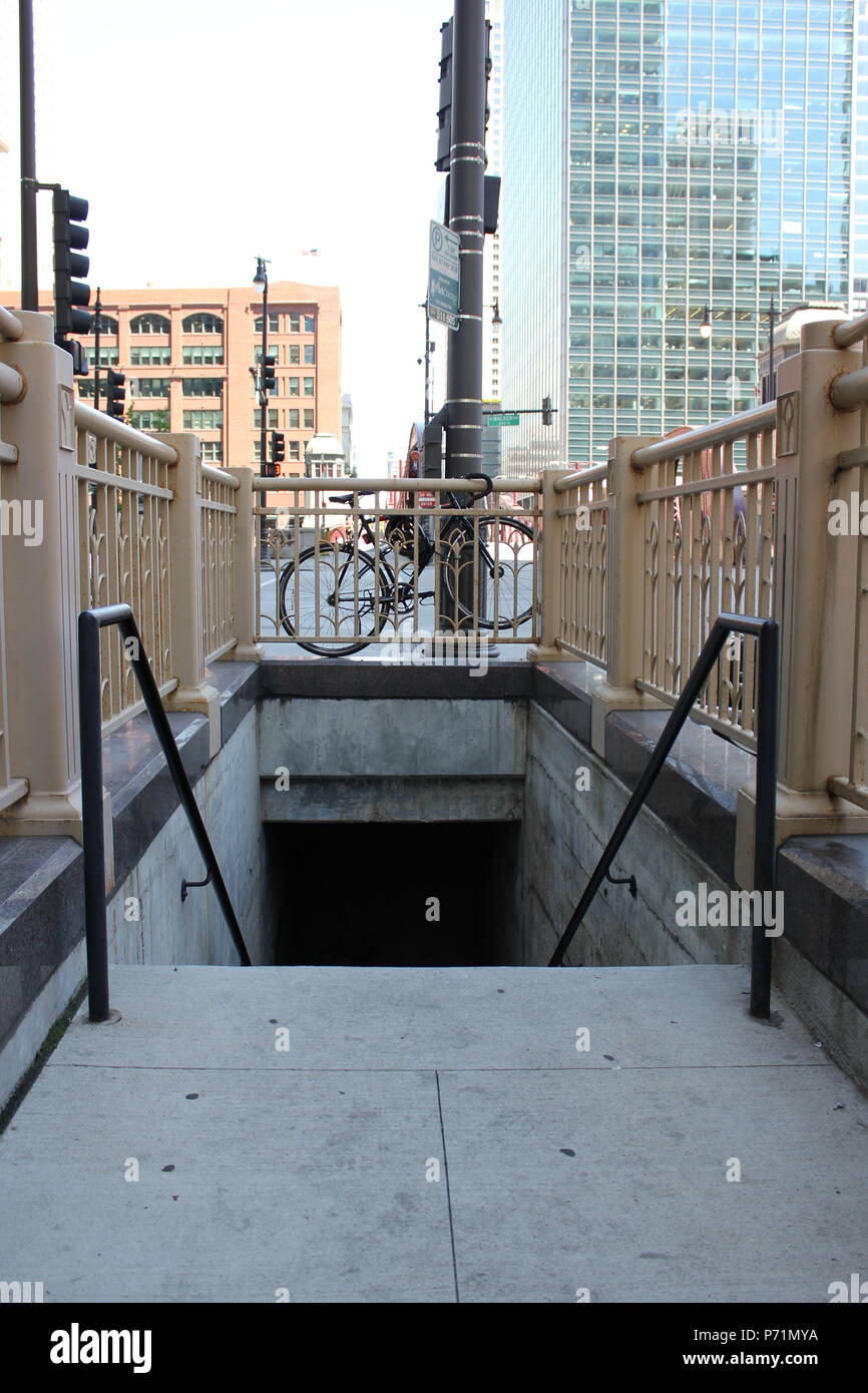 Lower lower wacker drive hi-res stock photography and images - Alamy
