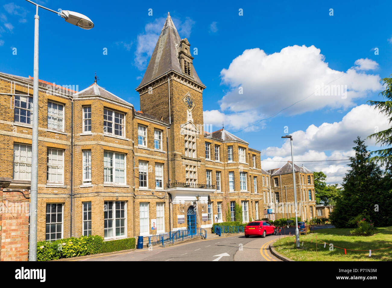 Hospital patient uk practitioner hi-res stock photography and images ...