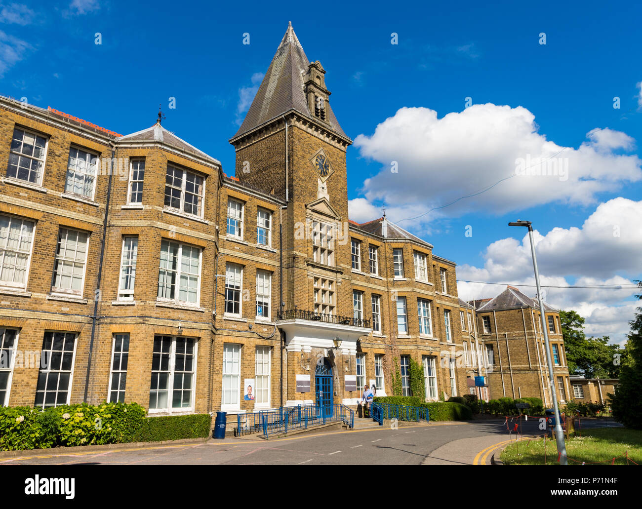Royal free hospital exterior hi-res stock photography and images - Alamy