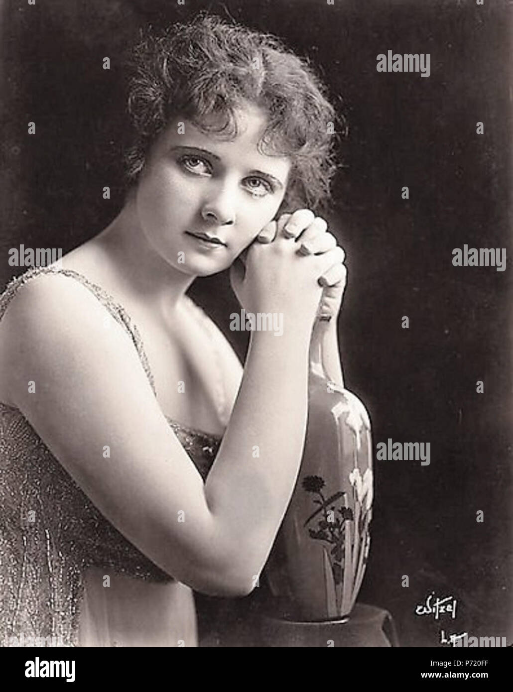 Alice terry hi-res stock photography and images - Alamy