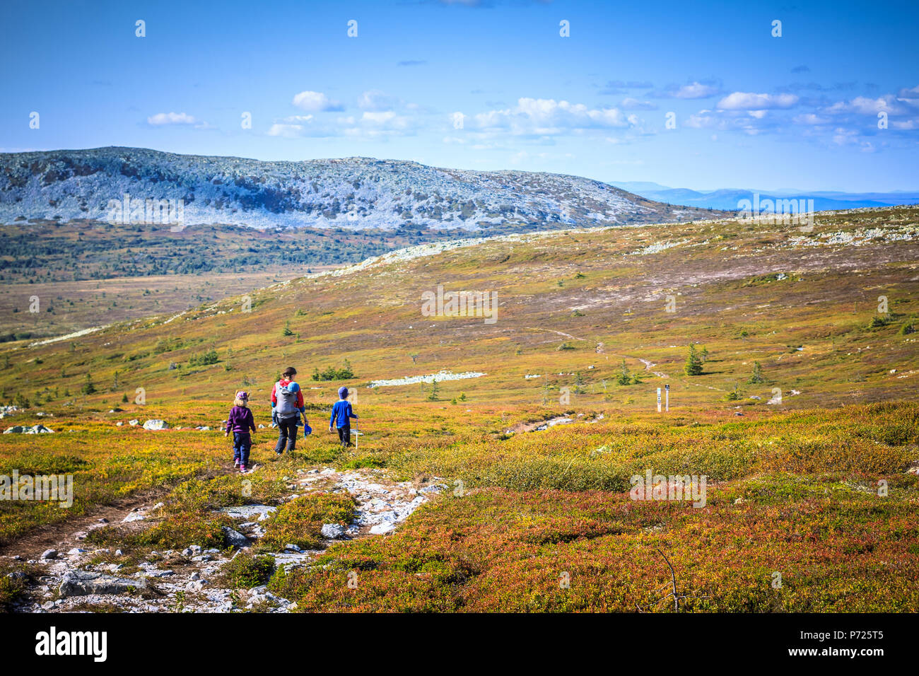 Empty mountain landscape hi-res stock photography and images - Alamy