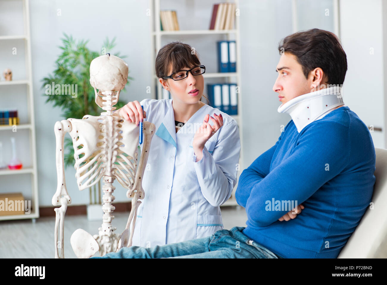 Doctor is explaining to patient with neck injury Stock Photo - Alamy