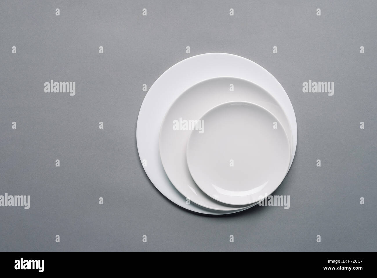Dinner plates sizes hi-res stock photography and images - Alamy
