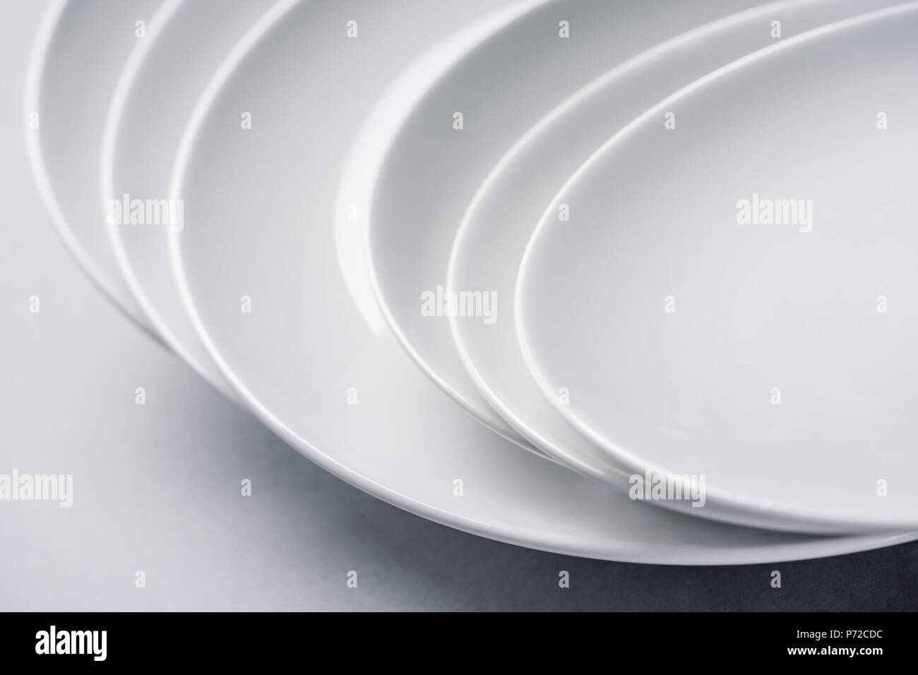 White ceramic plates hi-res stock photography and images - Alamy