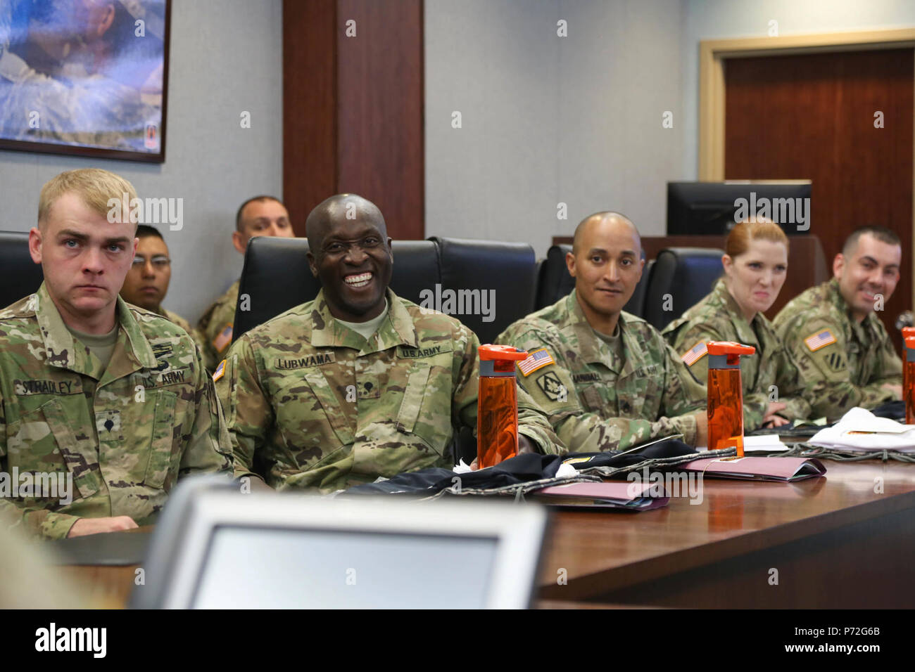 Ssg brief hi-res stock photography and images - Alamy