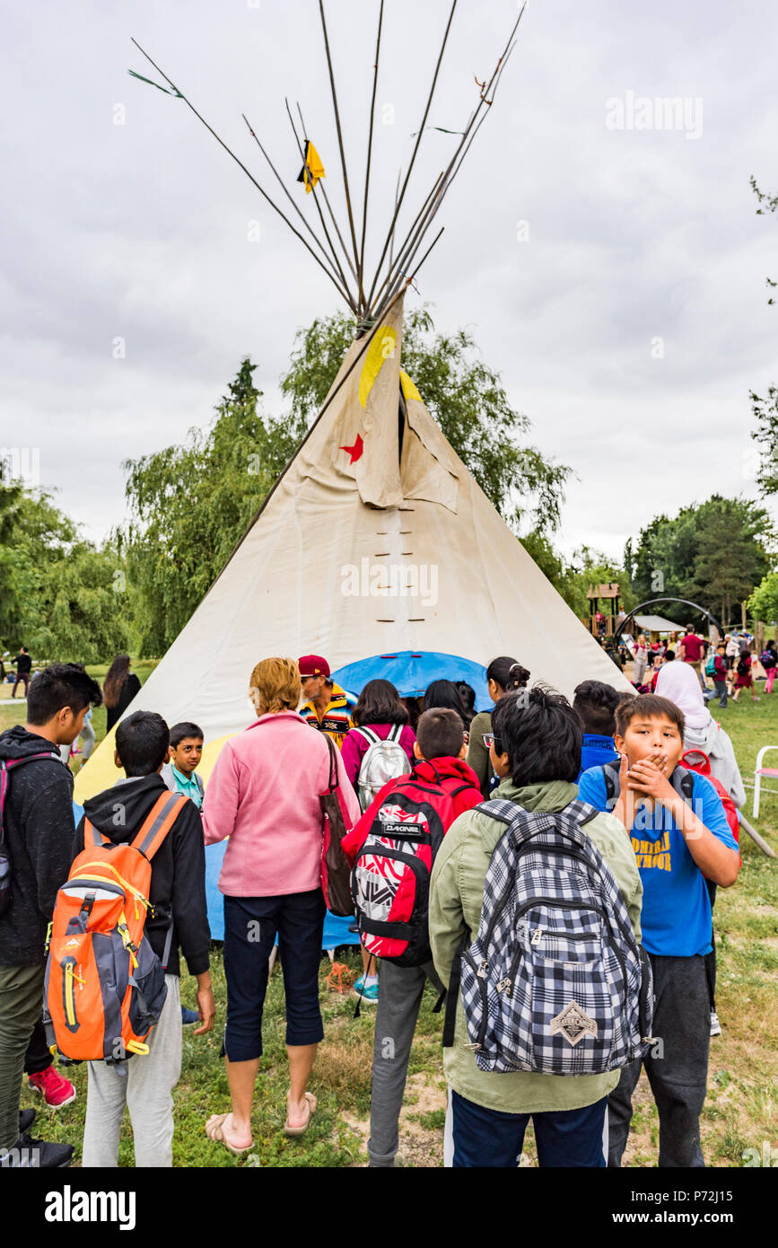 Indigenous children canada hi-res stock photography and images - Alamy