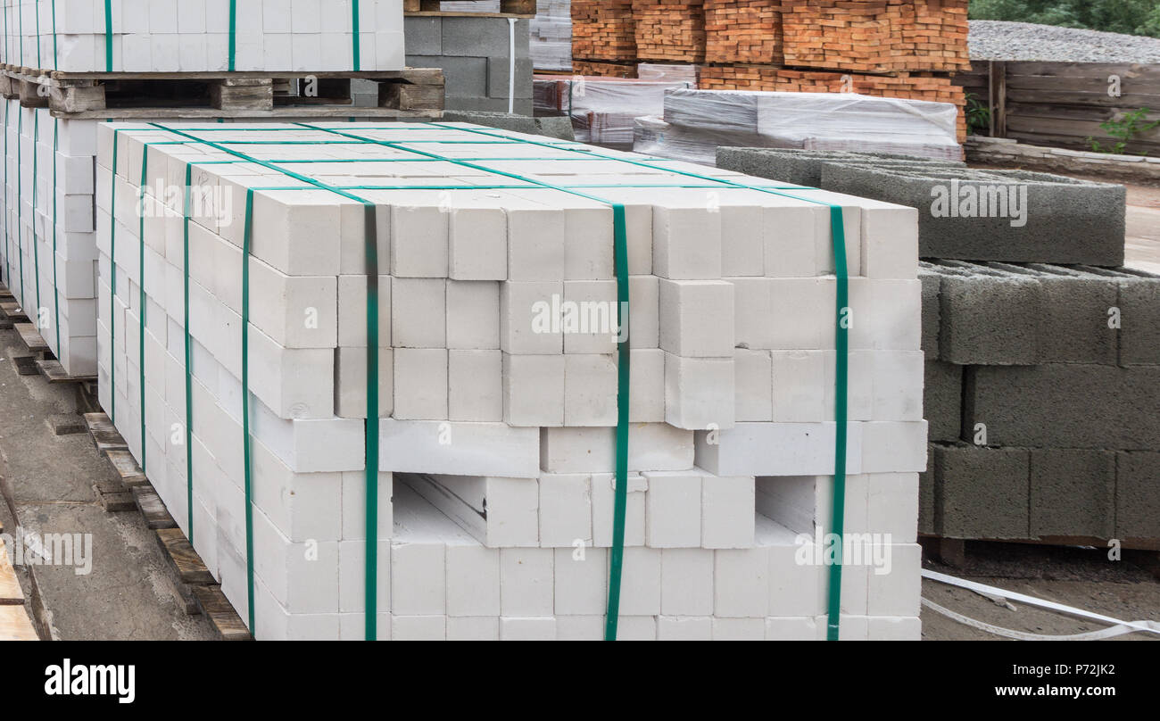 White bricks stacked on pallets Stock Photo - Alamy