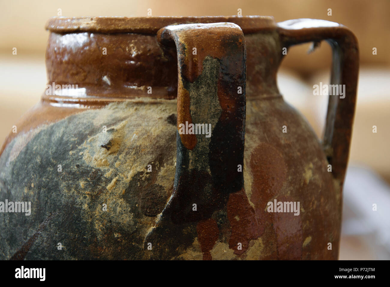 Roman vase with two handles hi-res stock photography and images - Alamy