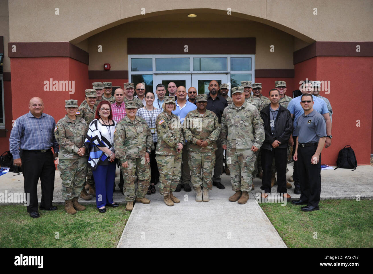 U.S. Army Reserve Soldiers and Civilians assigned to the 1st Mission ...