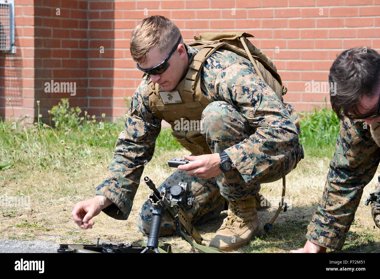 Royal navy rifle training hi-res stock photography and images - Alamy