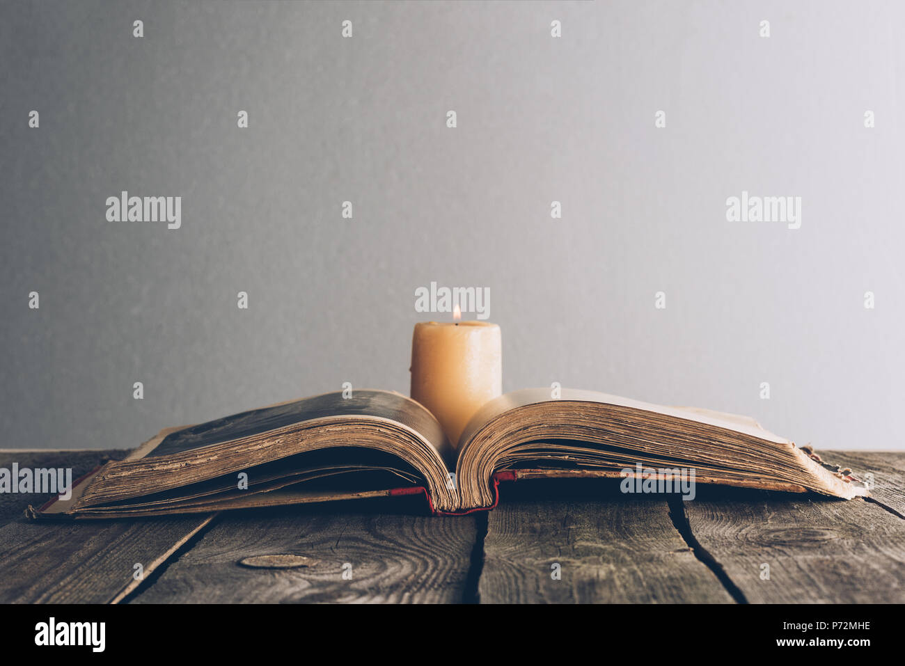 Open bible with candle hi-res stock photography and images - Alamy