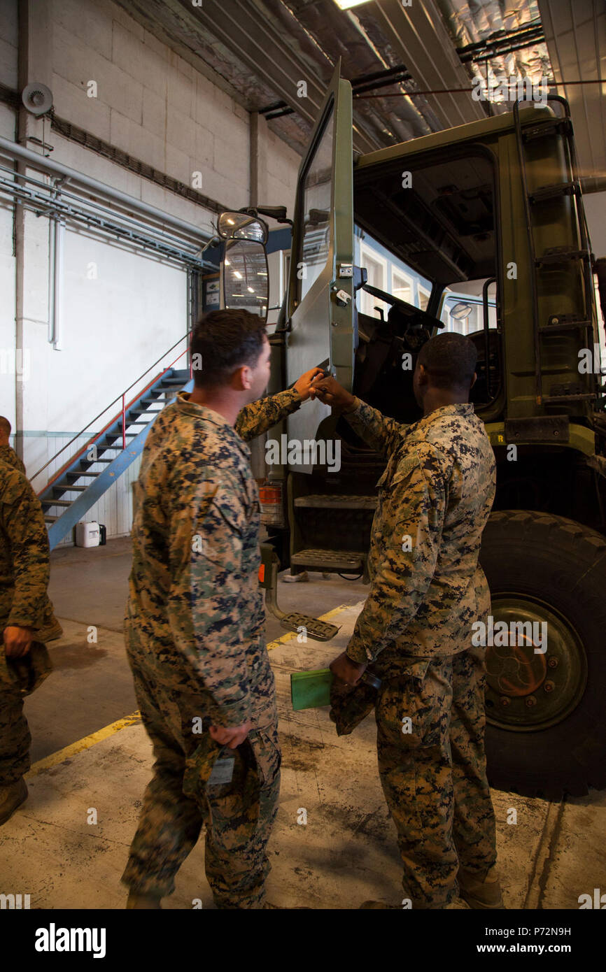 Marine corps prepositioning program hi-res stock photography and images ...