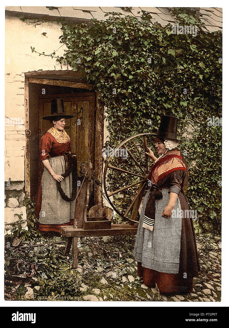 Welsh costume vintage hi-res stock photography and images - Alamy