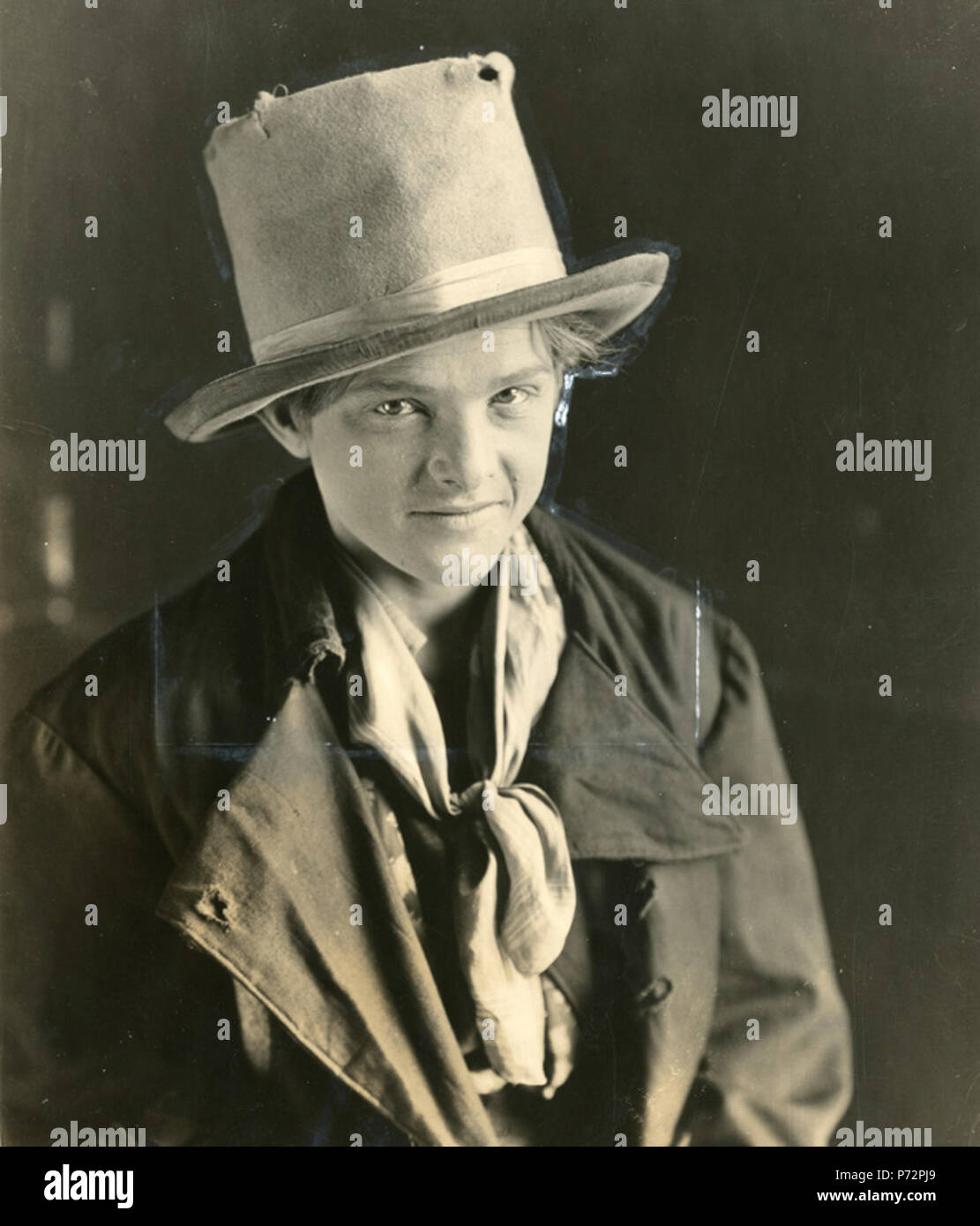 English: Promotional photograph from Oliver Twist (1922), showing ...