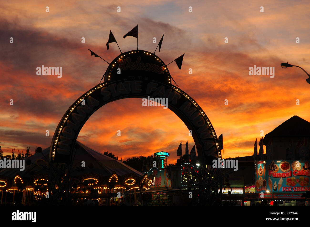 Midway lights hi-res stock photography and images - Alamy