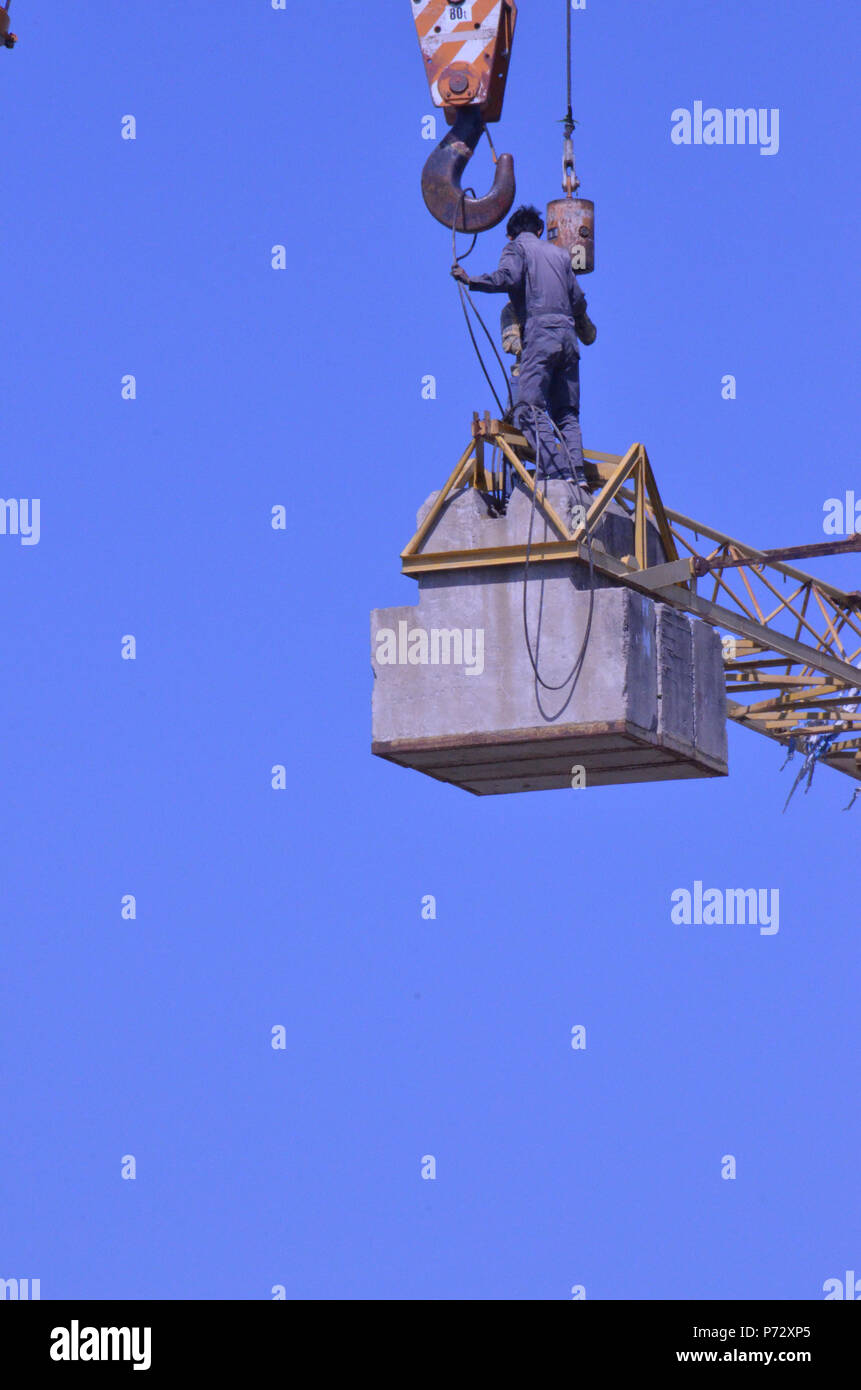 The tradesmen dismantling this tower crane did so without wearing any ...