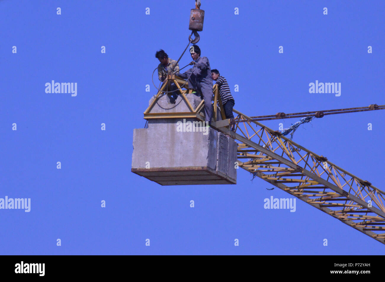 The tradesmen dismantling this tower crane did so without wearing any ...