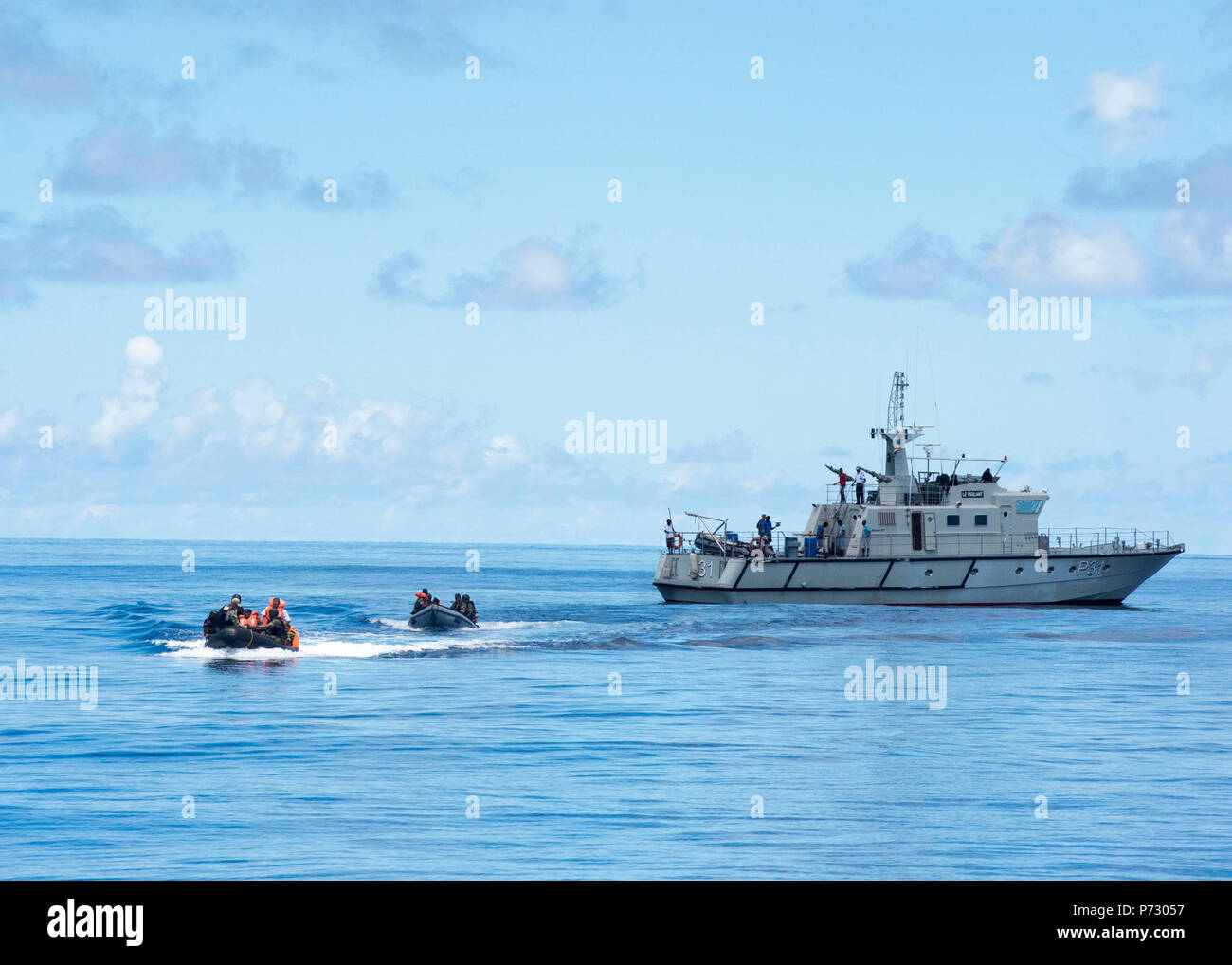 U s coast guard boarding team hi-res stock photography and images - Alamy