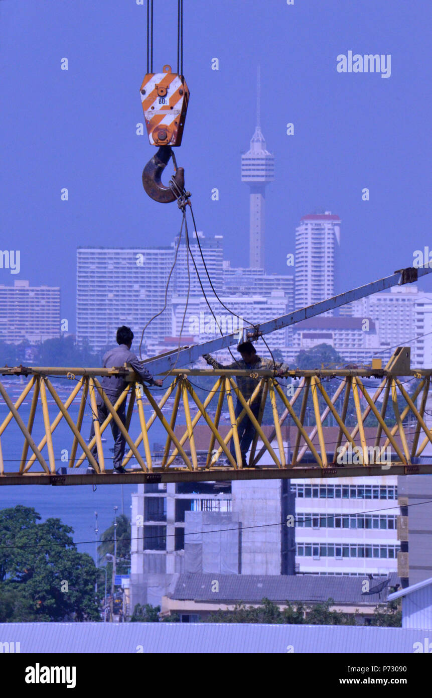 The tradesmen dismantling this tower crane did so without wearing any ...