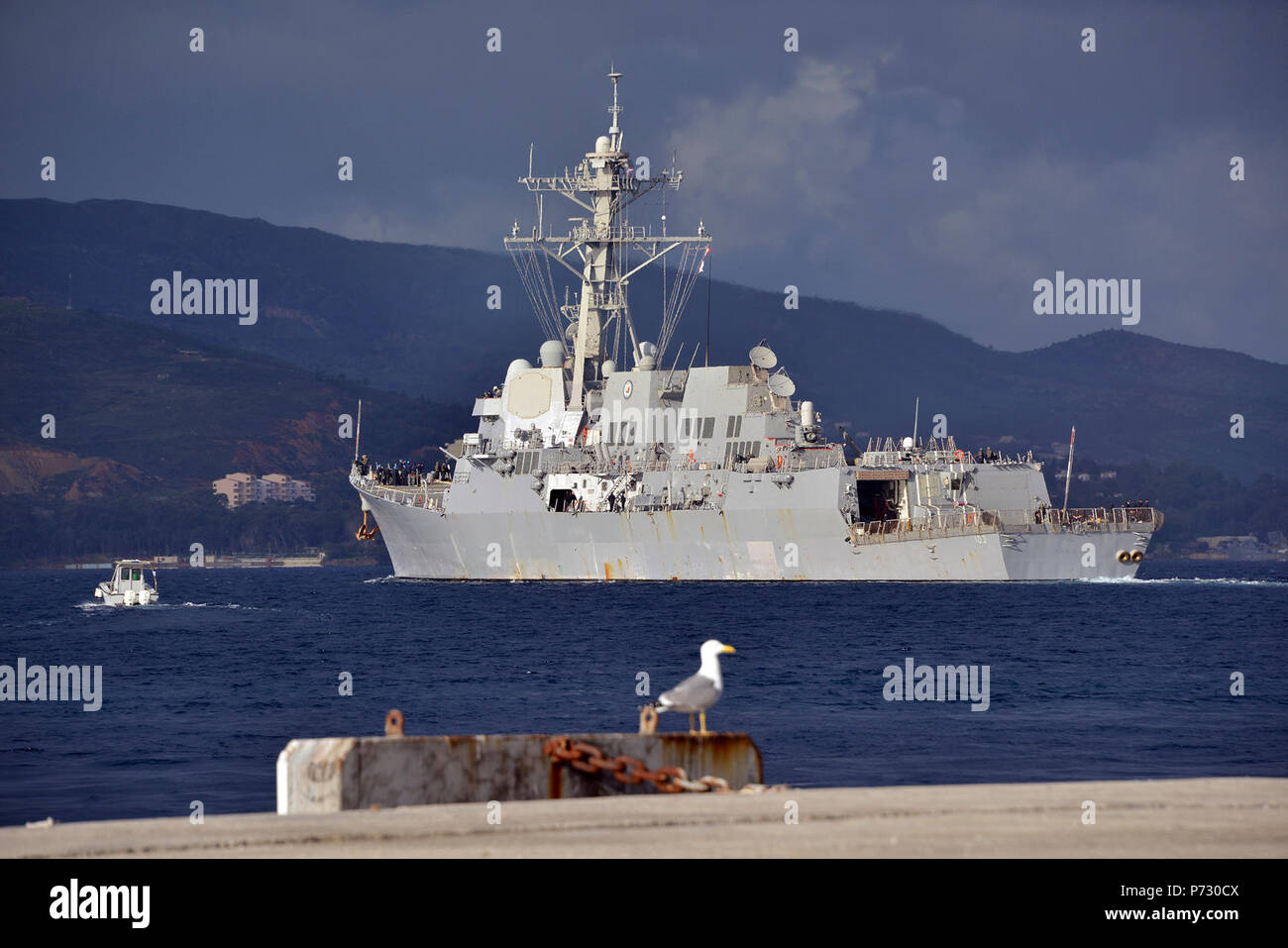 BAY, Greece (March 6, 2014) The guided-missile destroyer USS Truxtun ...