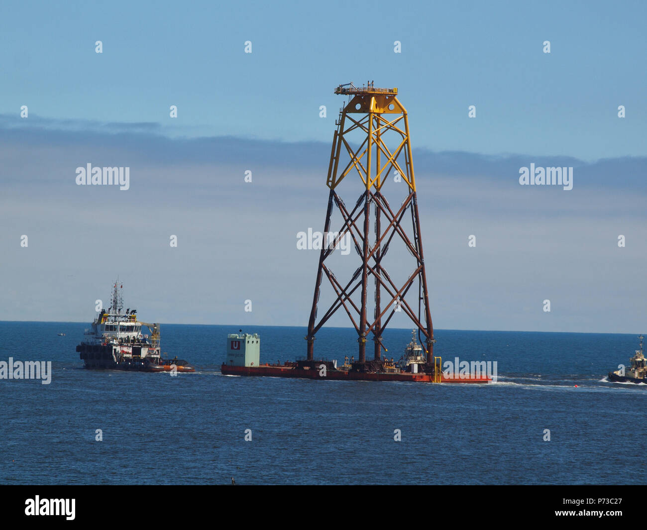 Wind turbine jackets hi-res stock photography and images - Alamy