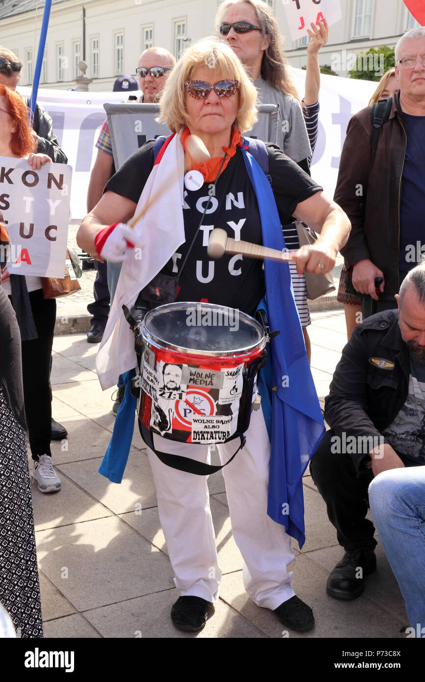 Warsaw demonstration 2018 hi-res stock photography and images - Alamy