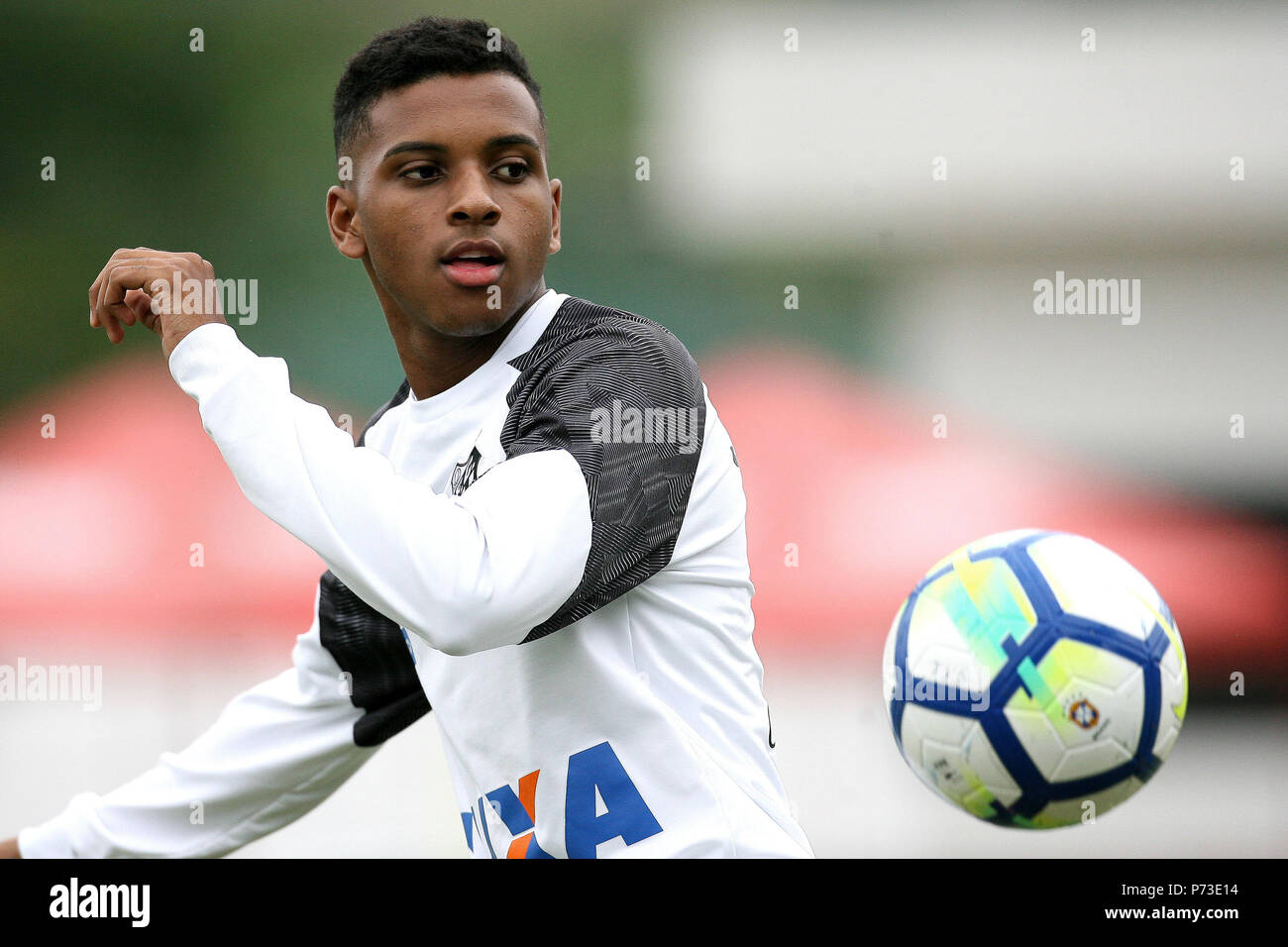 The soccer player Rodrygo, sold to Real Madrid, trains for the Santos ...