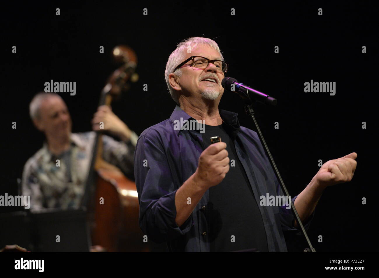 American actor tim robbins hi-res stock photography and images - Alamy