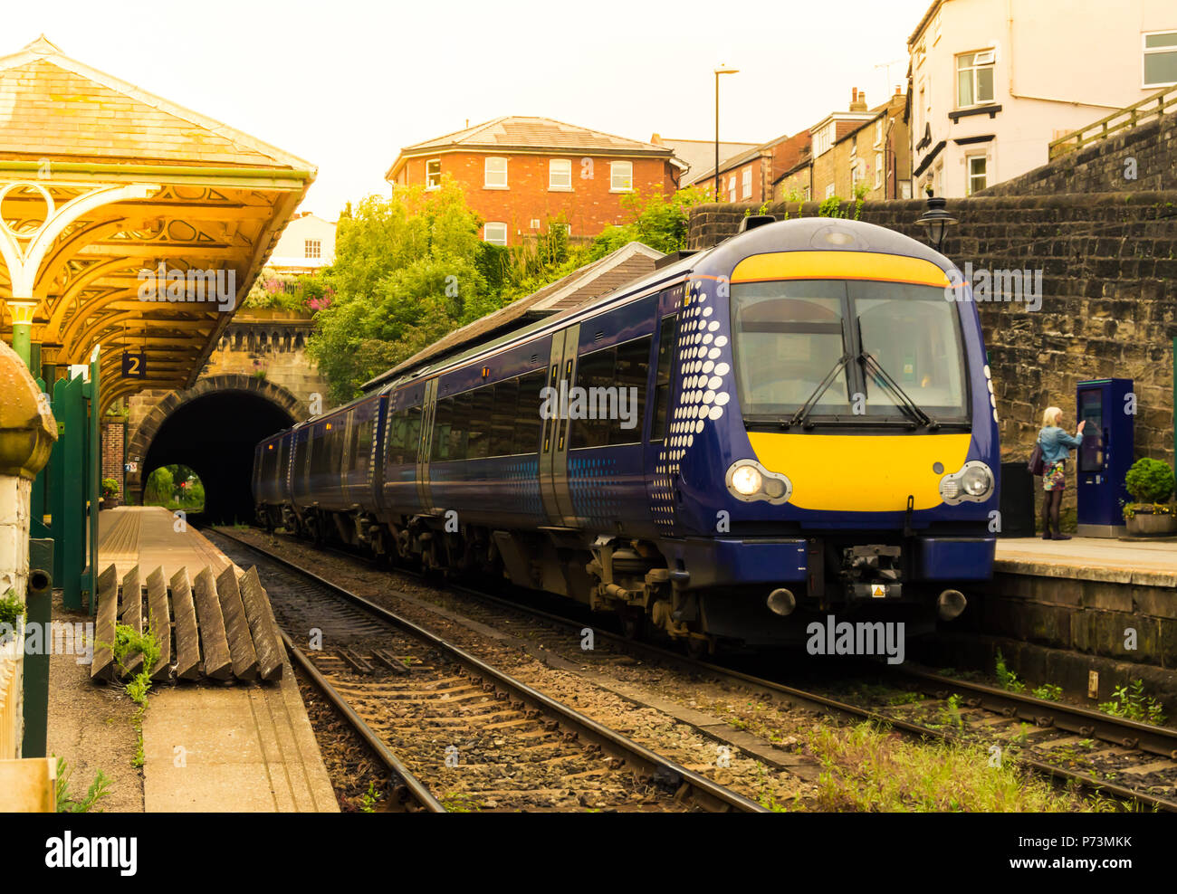 Harrogate train station hi-res stock photography and images - Alamy