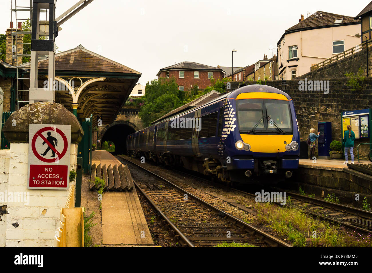 Harrogate railway station High Resolution Stock Photography and Images ...