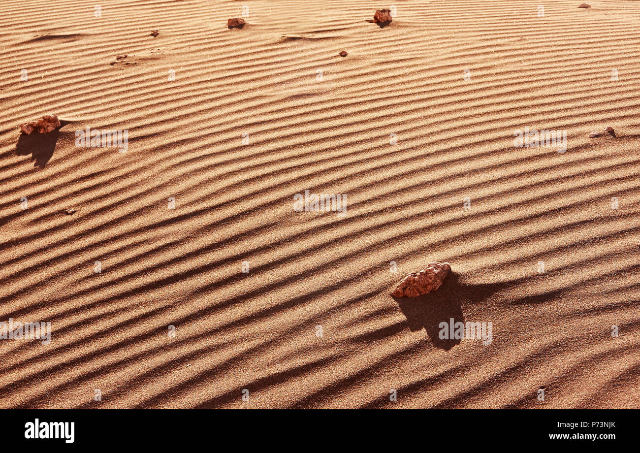 Sandy desert wallpaper hi-res stock photography and images - Alamy