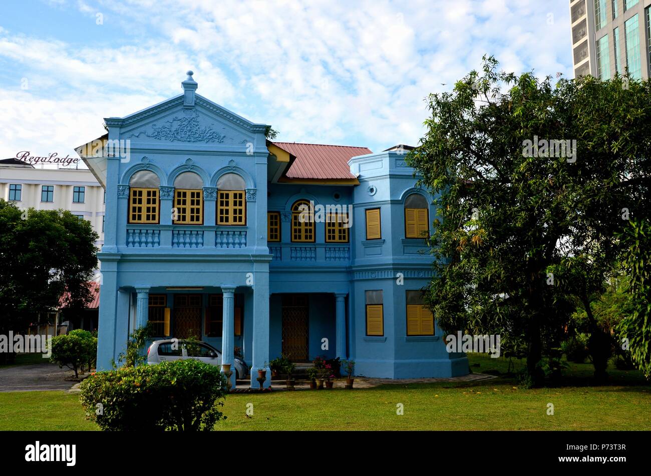 Malaysia colonial architecture columns hi-res stock photography and ...