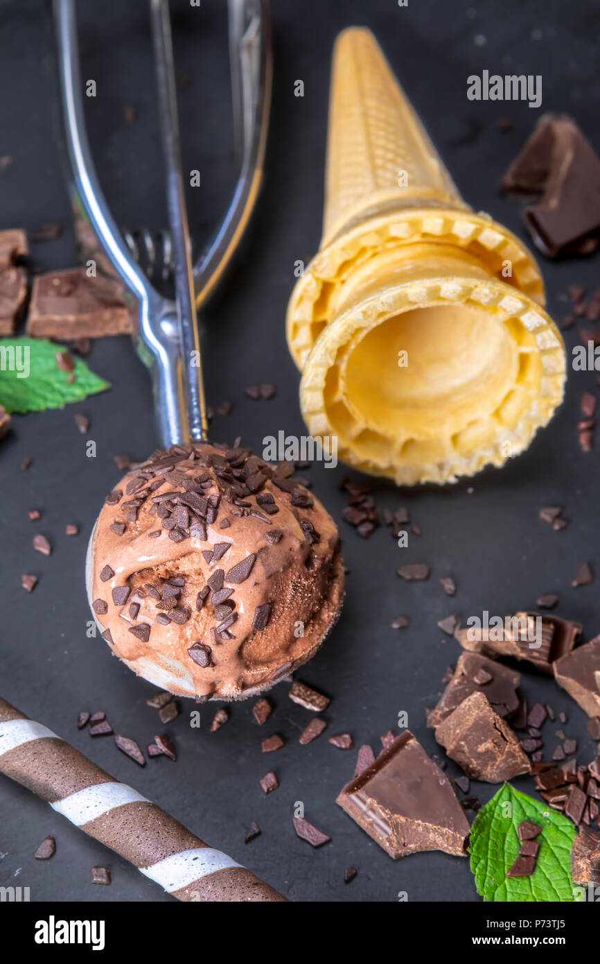 Wafer ice cream cones hi-res stock photography and images - Alamy