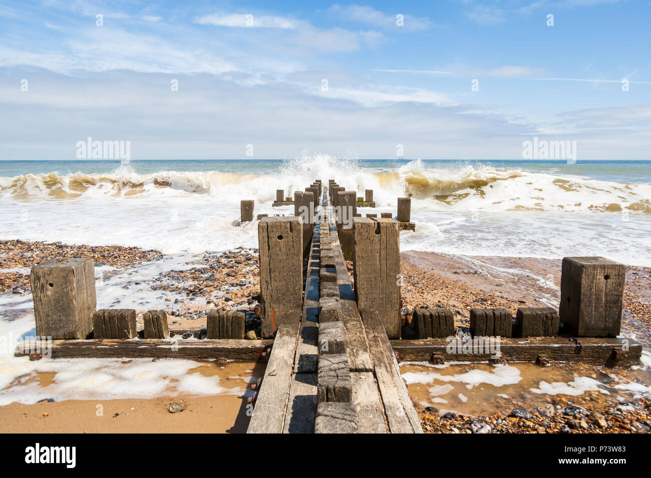beach groynes norfolk coast Stock Photo - Alamy