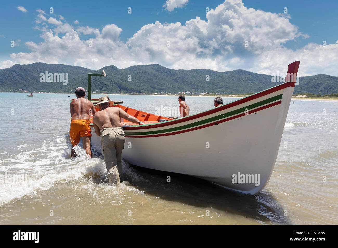 People pushing a boat hi-res stock photography and images - Alamy