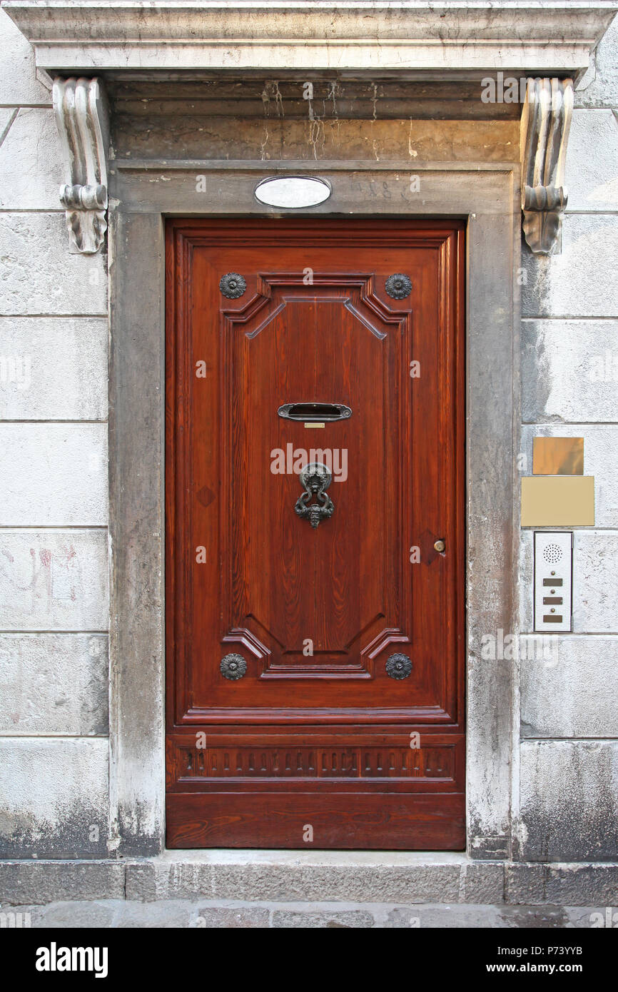 Traditional Wooden Door House Entrance in Venice Stock Photo - Alamy