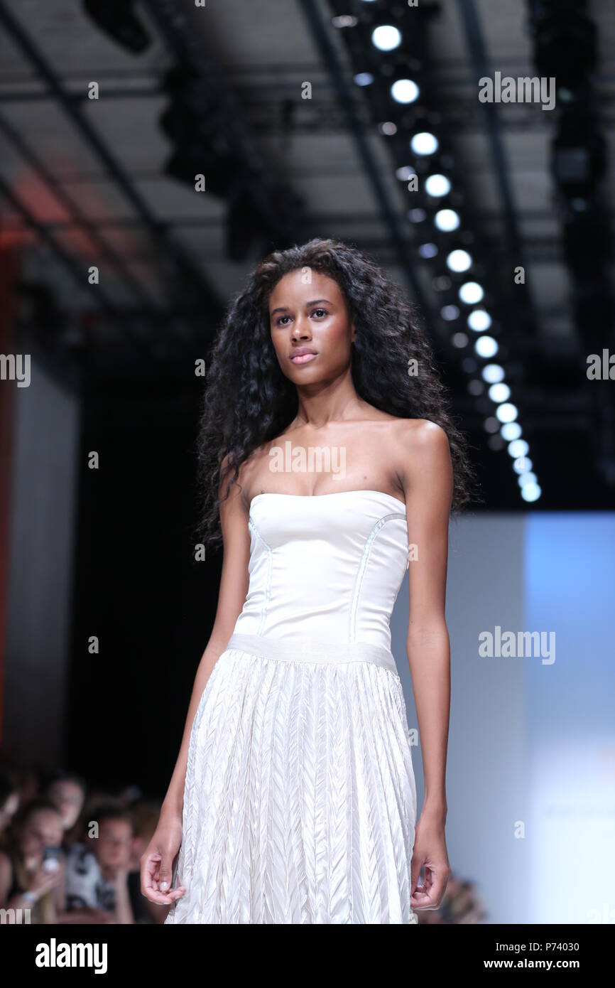 Berlin, Germany. 03rd July, 2018. Berlin: The photo shows models on the ...