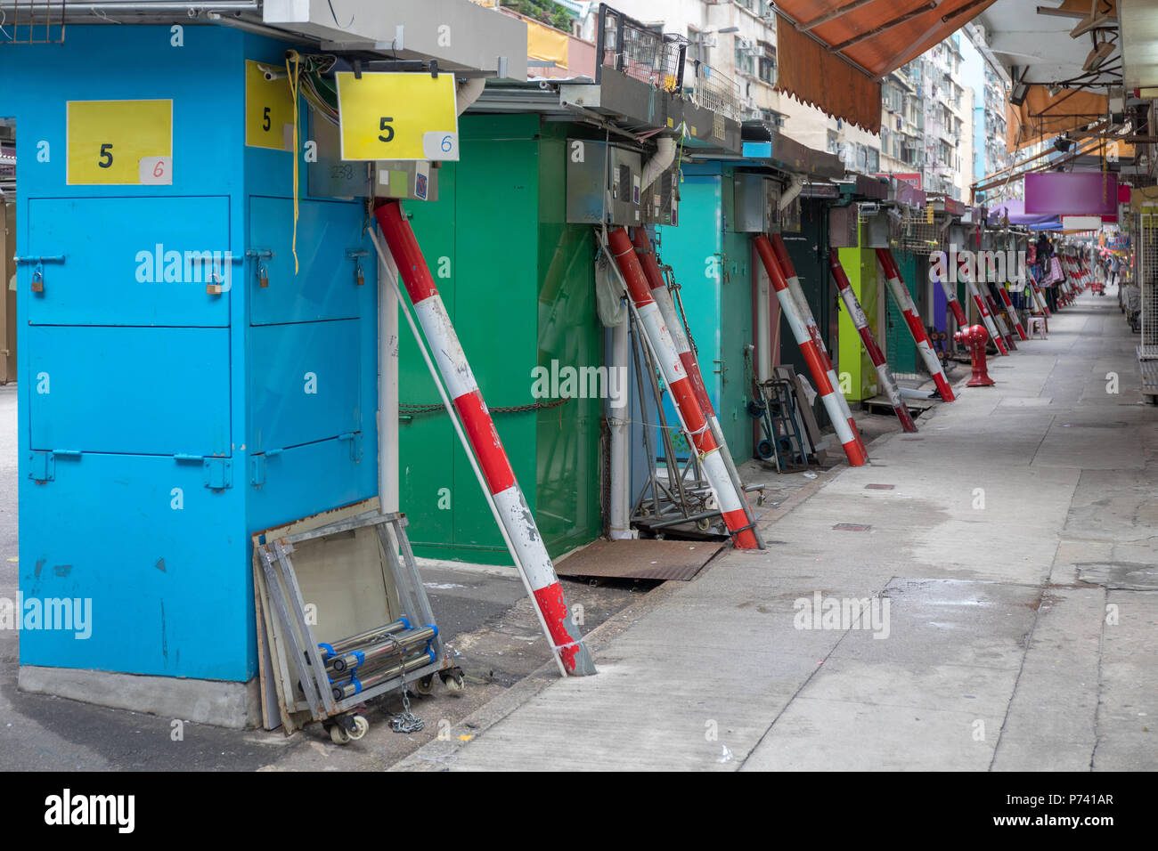 Closed booths hi-res stock photography and images - Alamy